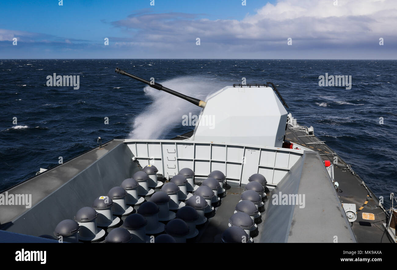 5 inch naval gun hi-res stock photography and images - Alamy