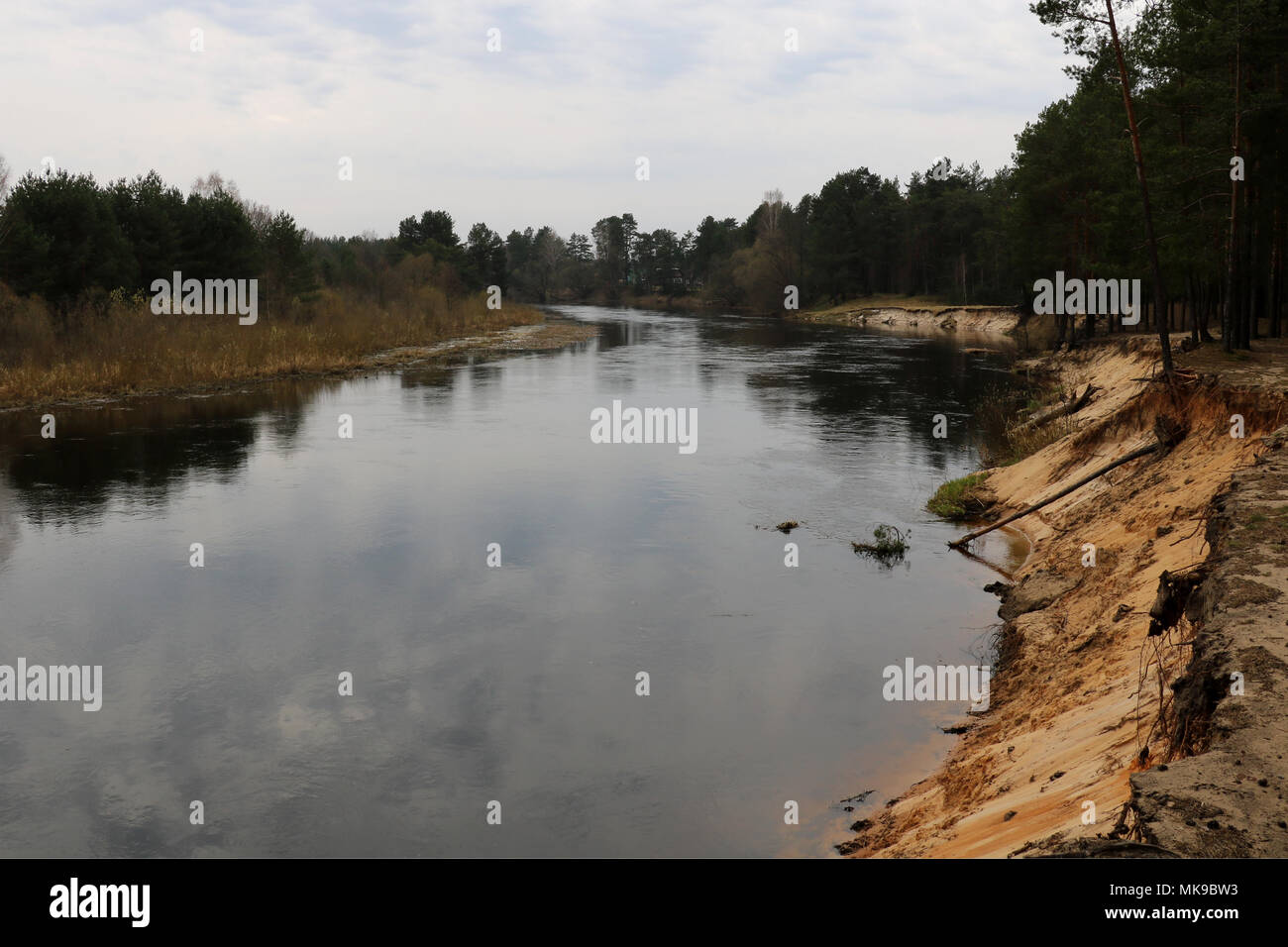 Steep lake bank hi-res stock photography and images - Alamy