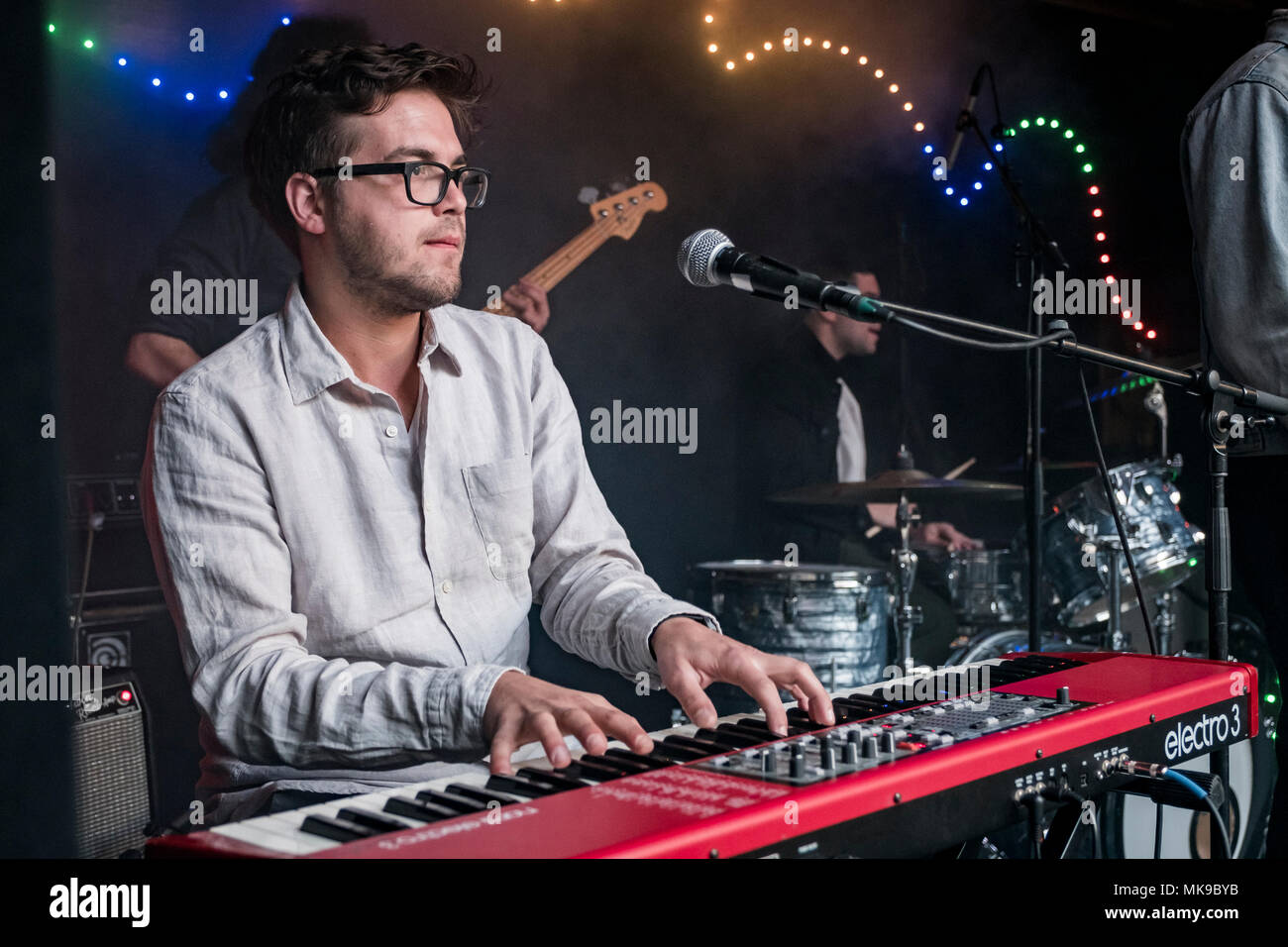 Justin jones on stage hi-res stock photography and images - Alamy