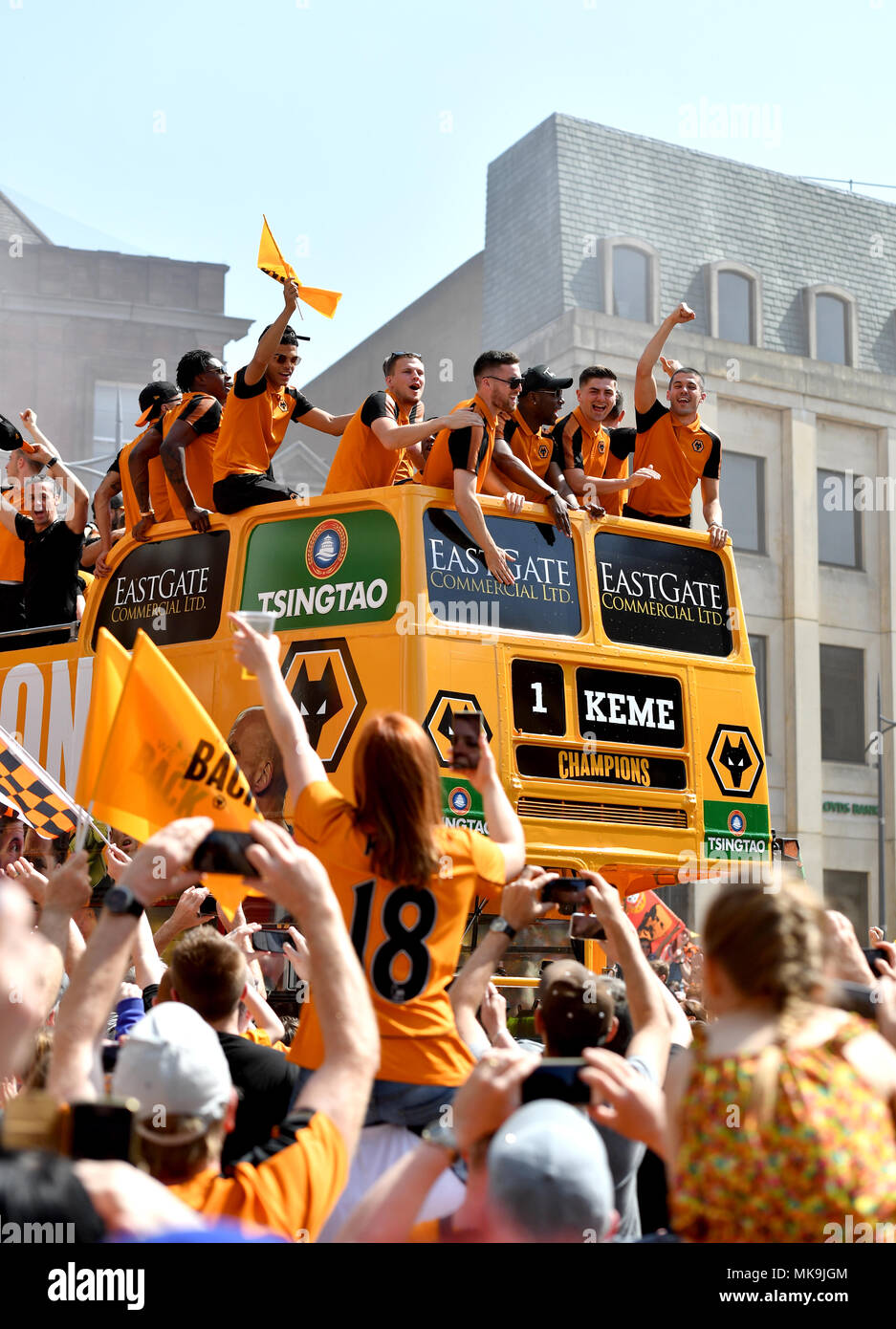 The Wolverhampton Wanderers open top bus makes its way round as the ...