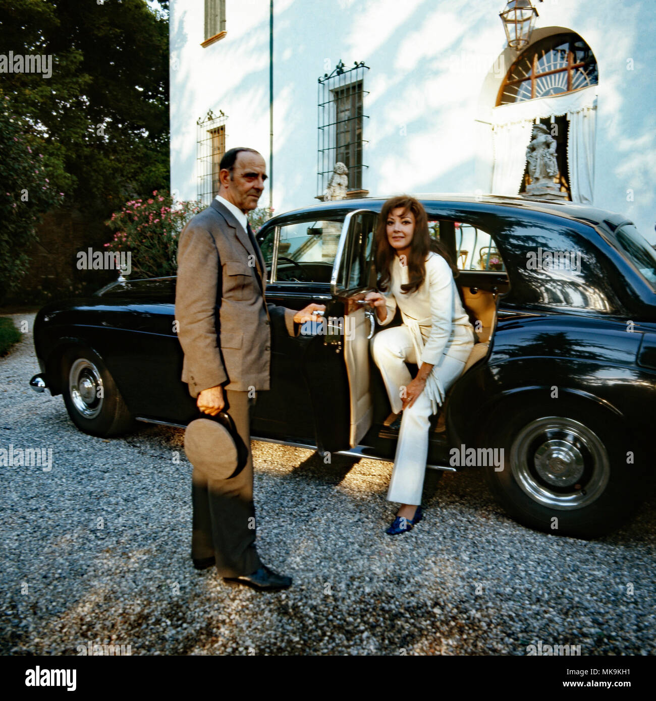 Anna Moffo, amerikanische Opernsängerin mit Rolls Royce und Chauffeur ...