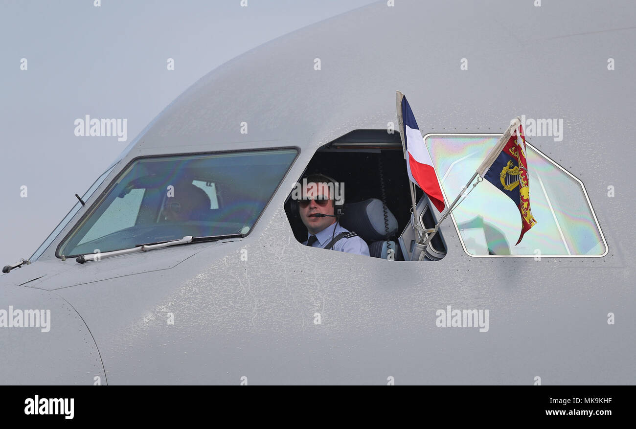 The plane carrying the Prince of Wales and Duchess of Cornwall arrives ...