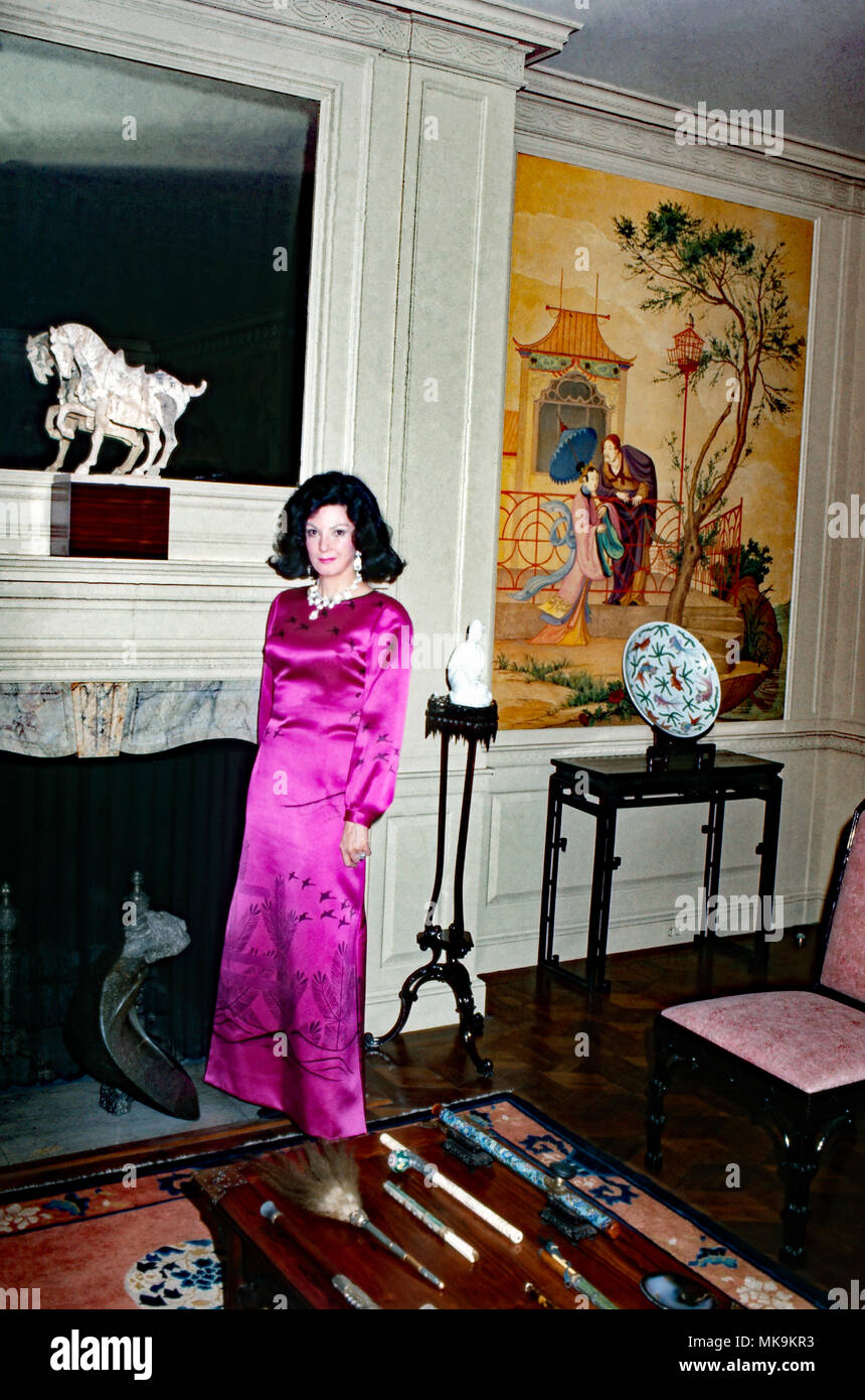 Anna Moffo, amerikanische Opernsängerin in ihrer Wohnung in New York ...