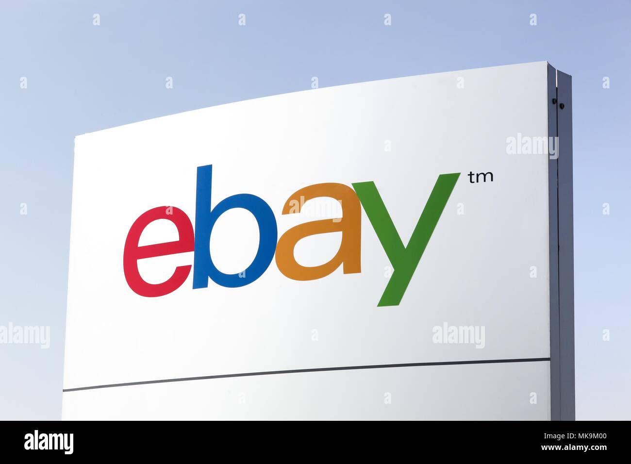 Ebay logo hi-res stock photography and images - Alamy