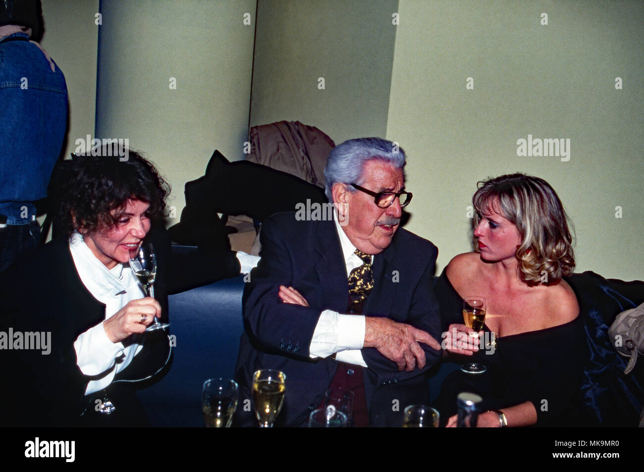 Willy Millowitsch bei der Eröffnung des Cinedom Kino in Köln ...