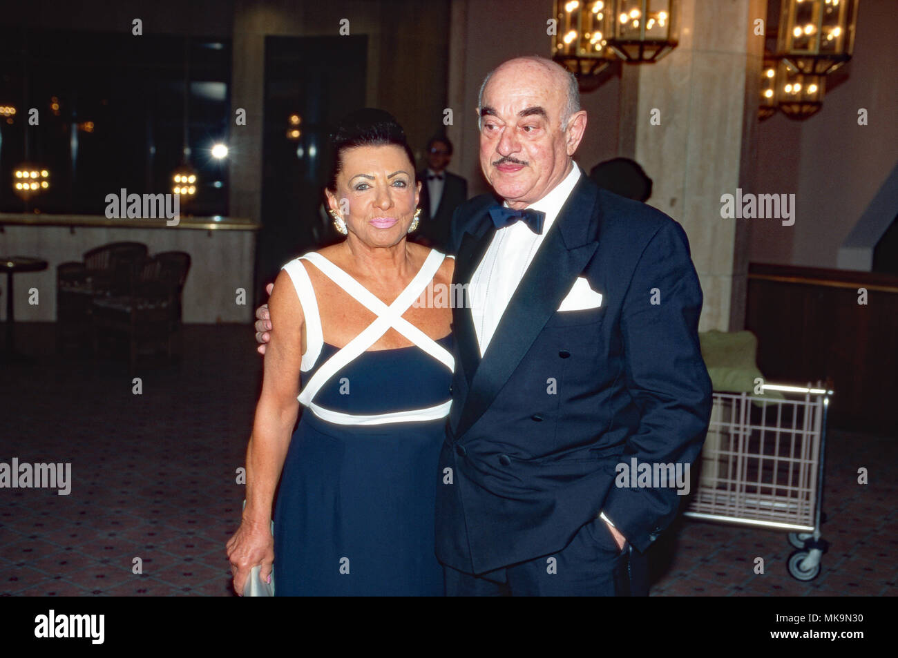 Filkproduzent Artur Atze Brauner mit Ehefrau Maria beim UFA Filmball in ...