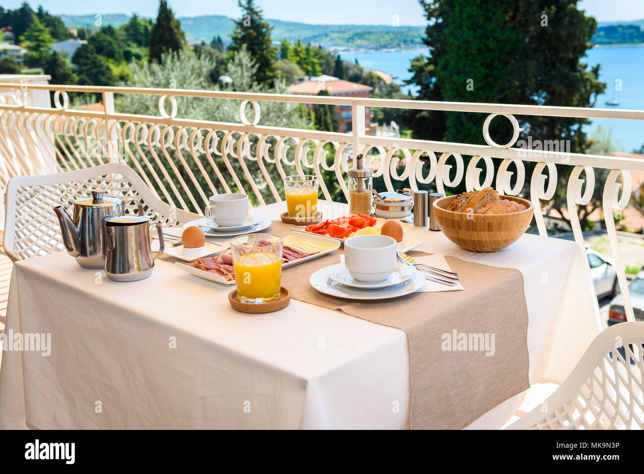 Buffet meal hotel continental breakfast hi-res stock photography and ...