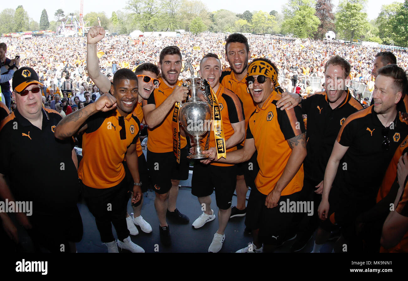 Wolverhampton wanderers players pose hi-res stock photography and ...