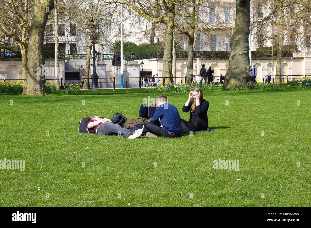 St james park london like spring hi-res stock photography and images ...