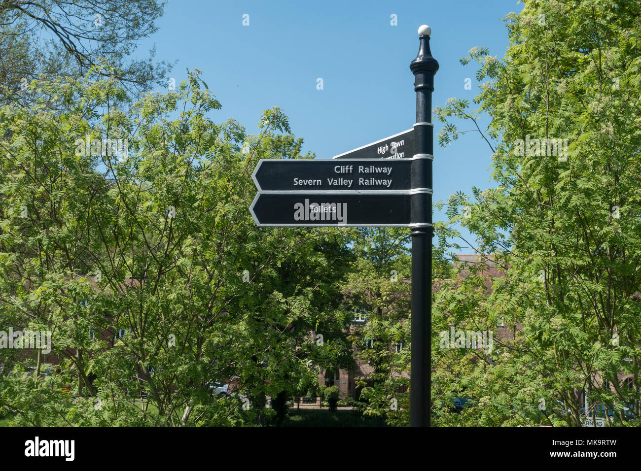 Old fashioned town direction sign hi-res stock photography and images ...