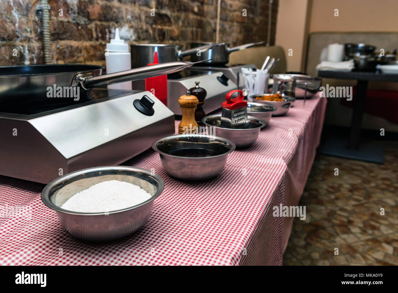Interior of kitchen for cooking workshop Stock Photo - Alamy