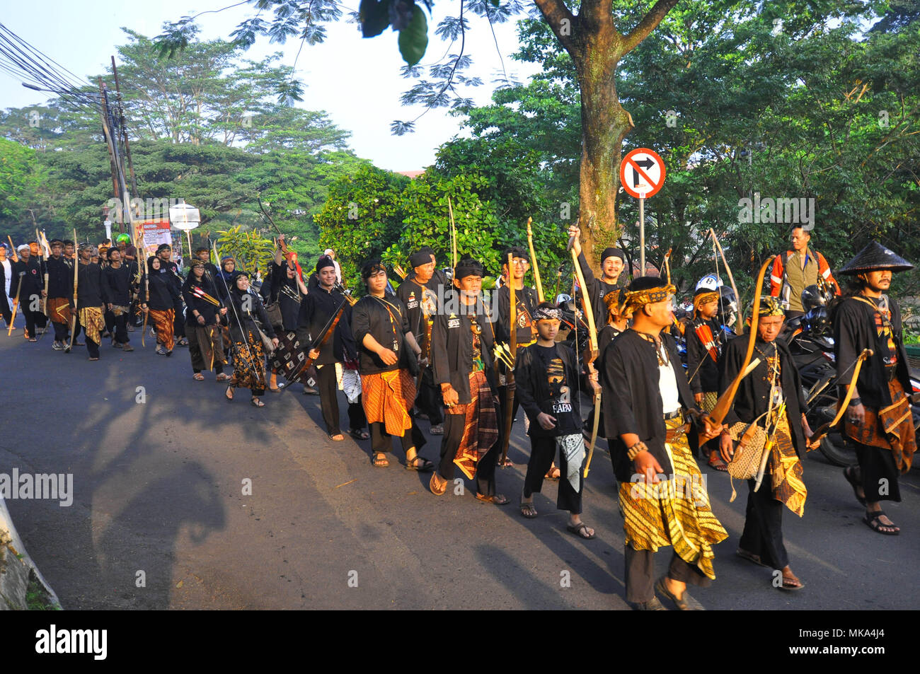 Thousands of cultural and artists in West Java held Kirab Pusaka Pakwan ...