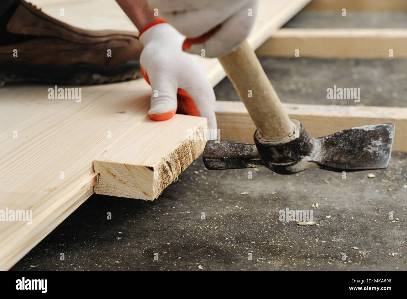 Hammer knocking hi-res stock photography and images - Alamy
