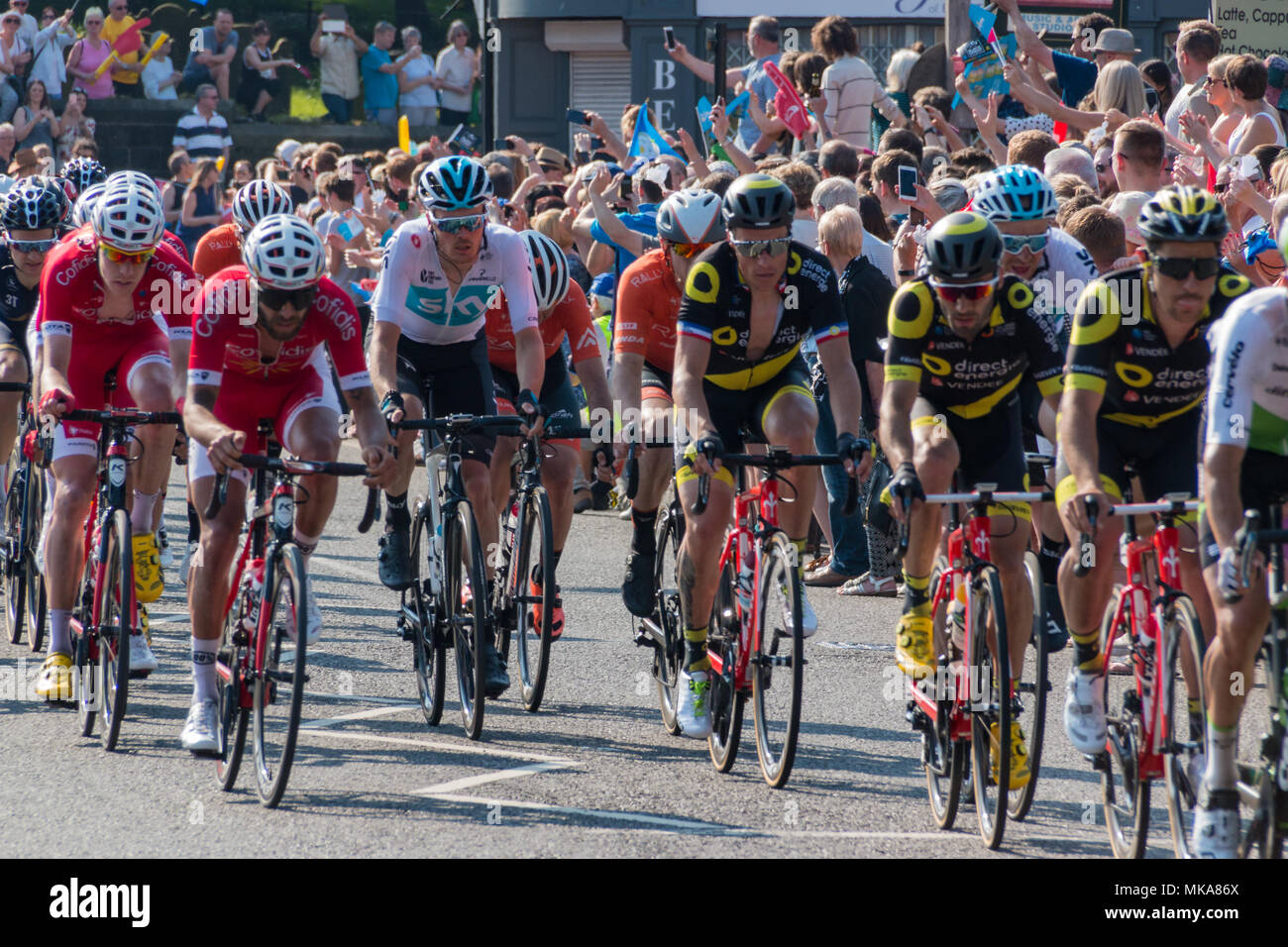 Tour de Yorkshire coming through Otley town centre Stock Photo - Alamy