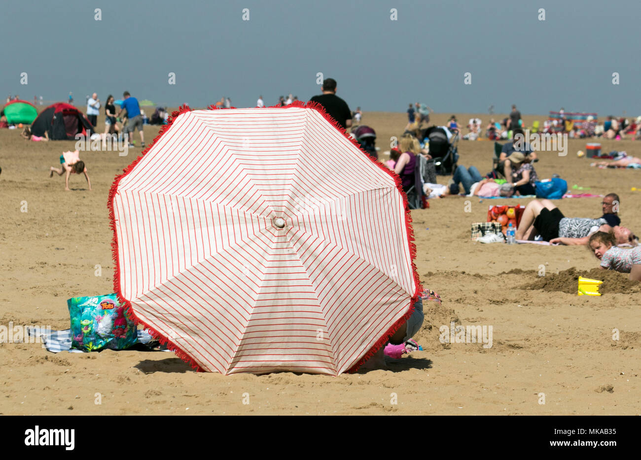 Lytham Saint Annes, Lancashire. UK Weather. 07/05/2018. Holidaymakers ...
