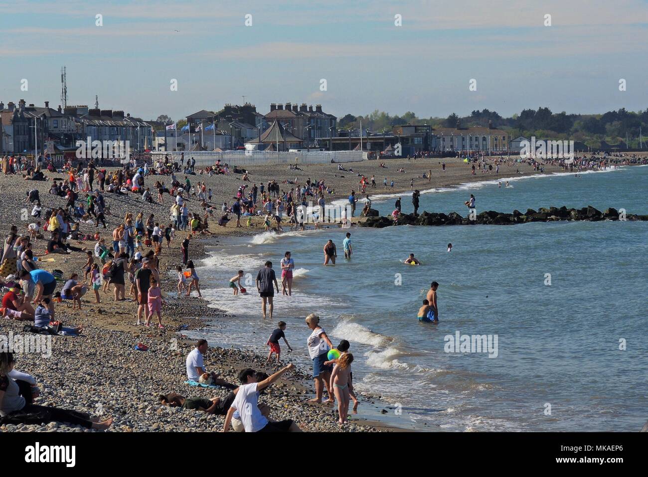 Bray, Republic of, Ireland. 7th May, 2018. Bank holiday heatwave brings ...