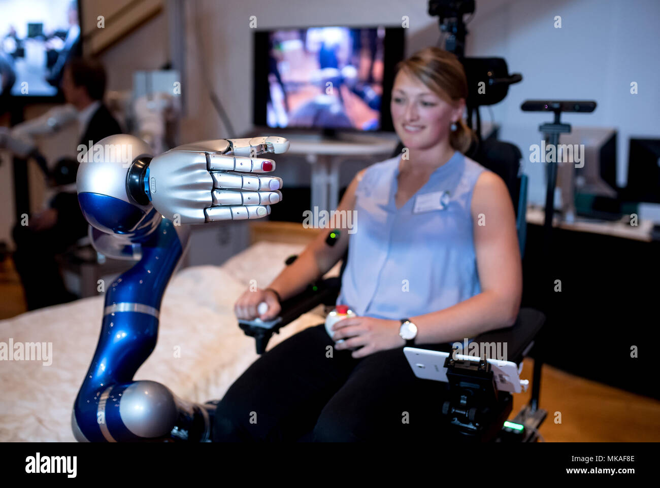 07 May 2018, Germany, Garmisch-Partenkirchen. A worker of the German ...