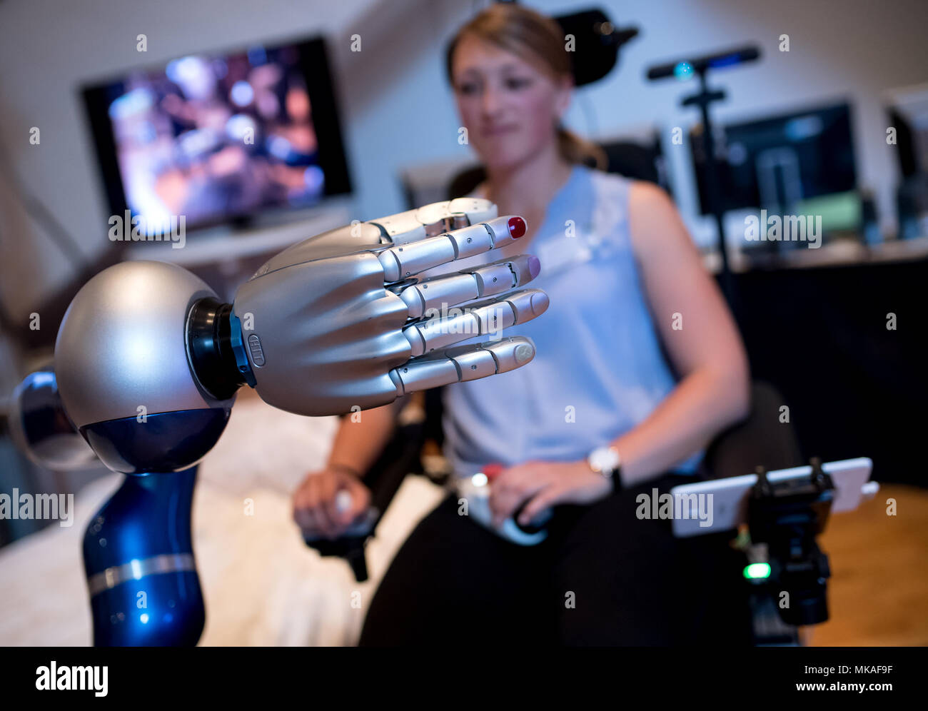 07 May 2018, Germany, Garmisch-Partenkirchen. A worker of the German ...