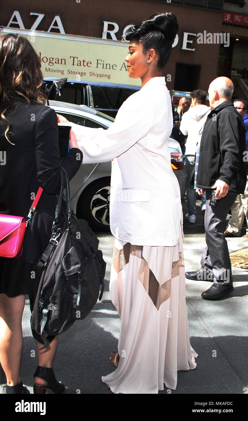 Breaking in gabrielle union hi-res stock photography and images - Alamy