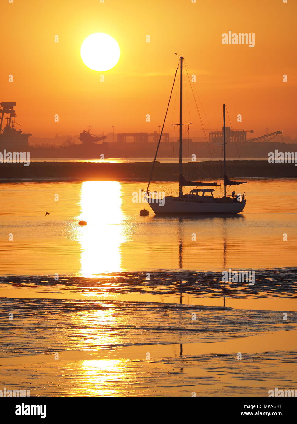 Queenborough, Kent, UK. 7th May, 2018. UK Weather: a golden sunset in ...
