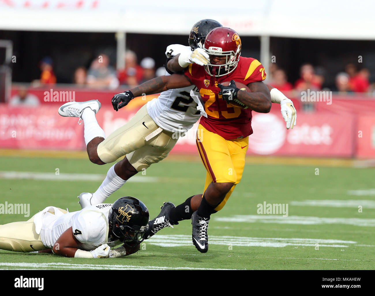 September 12, 2015 USC Trojans running back Tre Madden #23 carries the ...