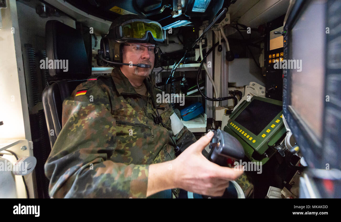 19 April 2018, Germany, Munster: A soldier observes a target practice ...