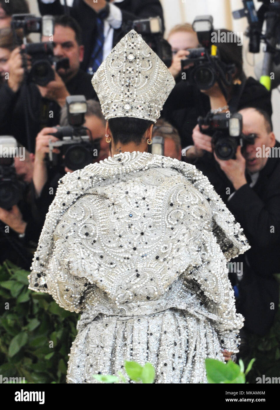 Heavenly bodies rihanna hi-res stock photography and images - Alamy