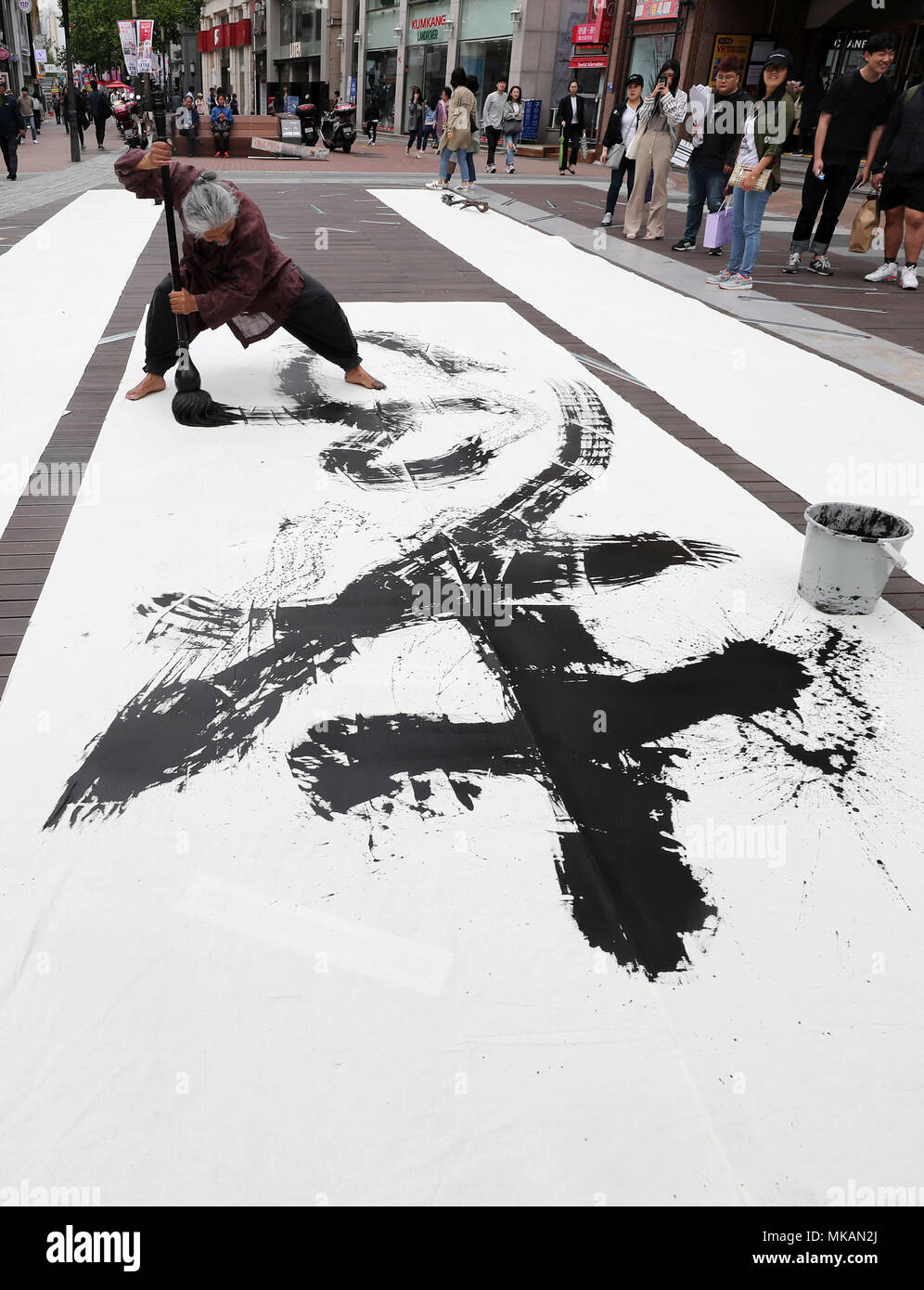 08th May, 2018. Parents' Day A renowned calligrapher, Kim Dong-uk ...