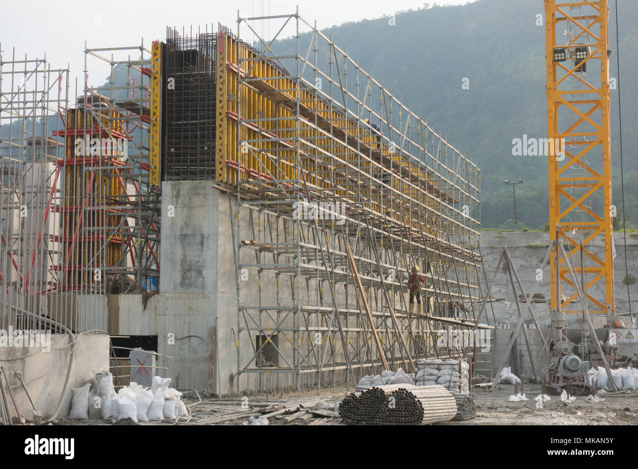 Dam construction and worker hi-res stock photography and images - Alamy