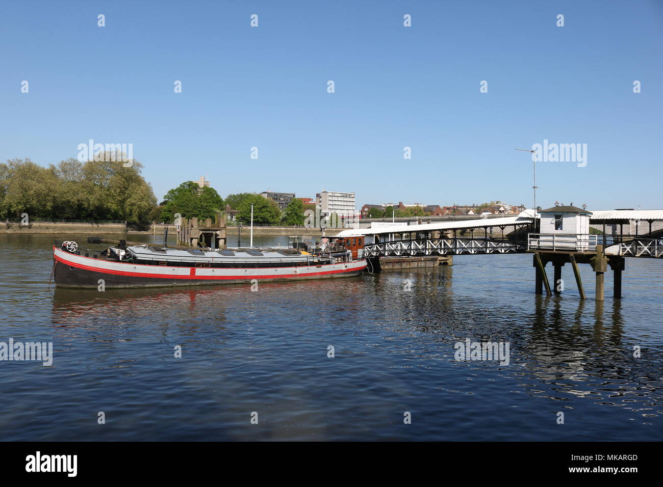 Putney pier hi-res stock photography and images - Alamy