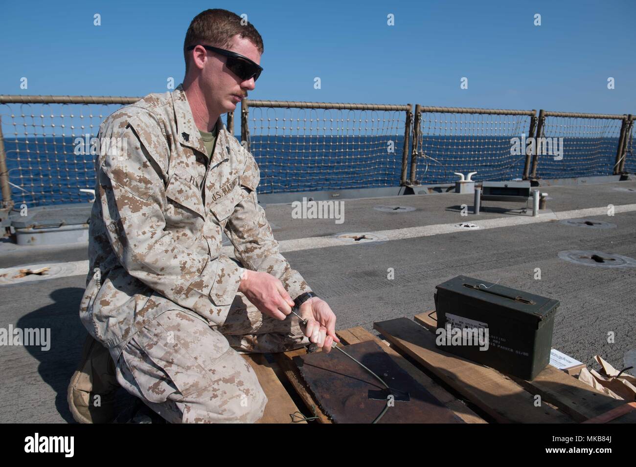 171128-N-OW019-024 U.S. 5TH FLEET AREA OF OPERATIONS (Nov. 28, 2017 ...