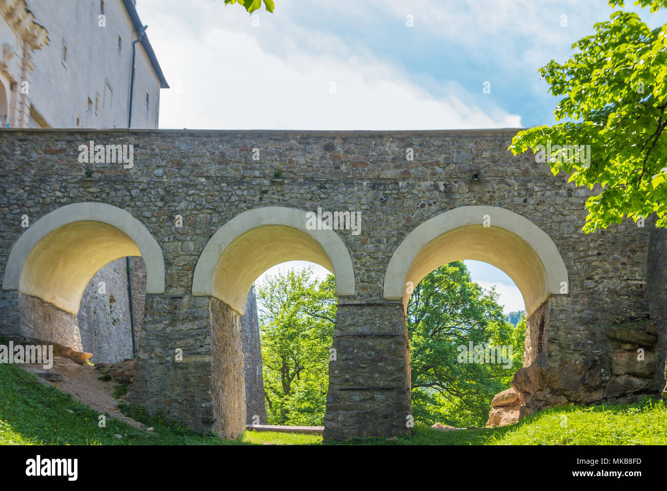Medieval stone bridge hi-res stock photography and images - Alamy