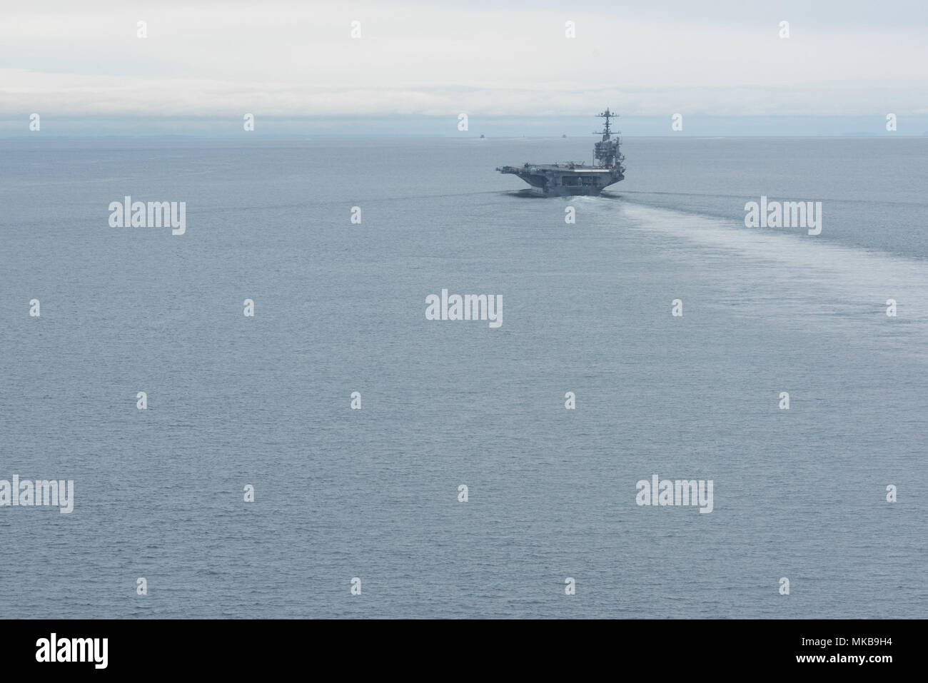 171116-N-LI810-0126 STRAIT OF JUAN DE FUCA (Nov. 16, 2017) aboard USS ...