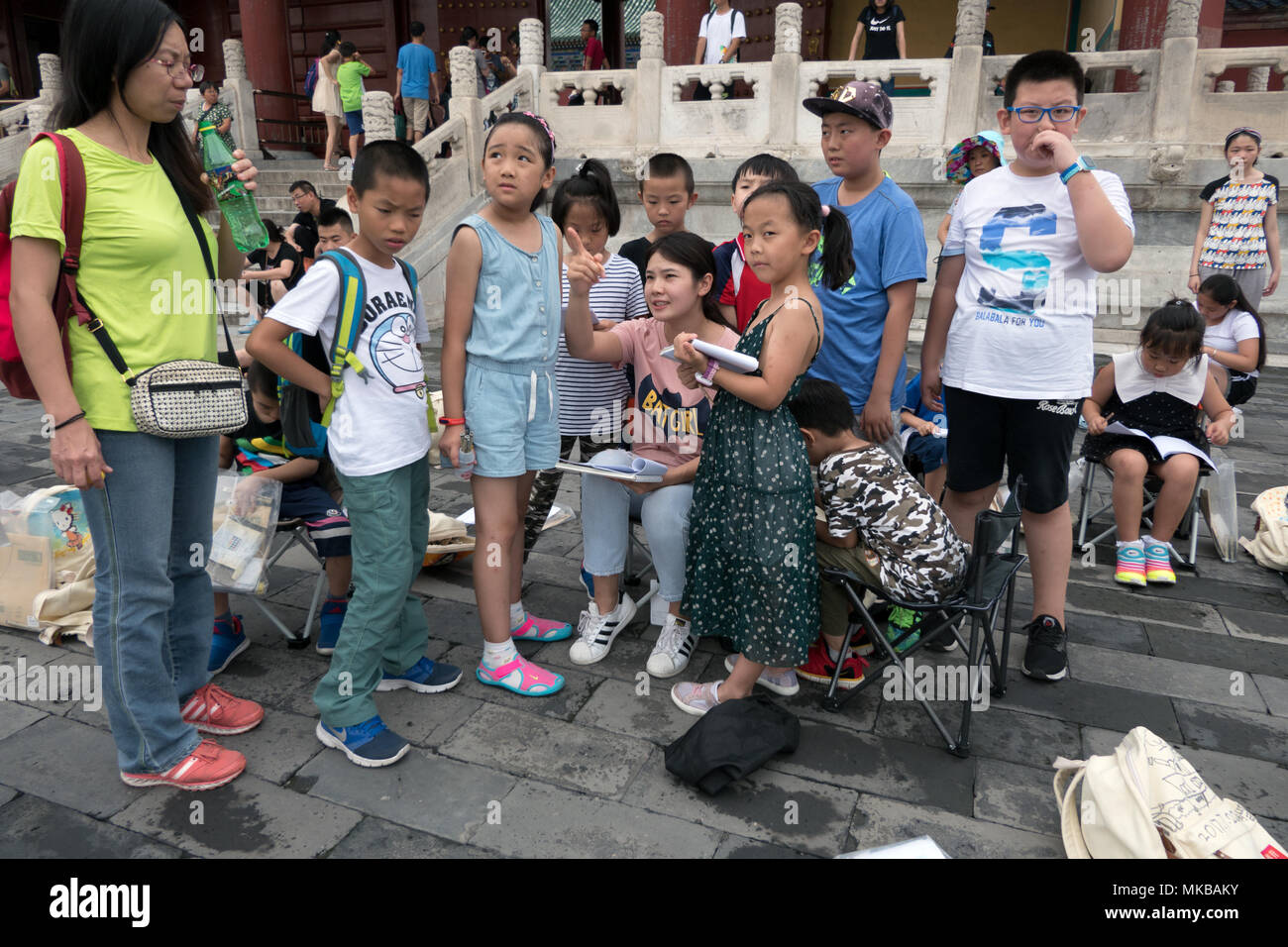 Chinese school girls hi-res stock photography and images - Alamy