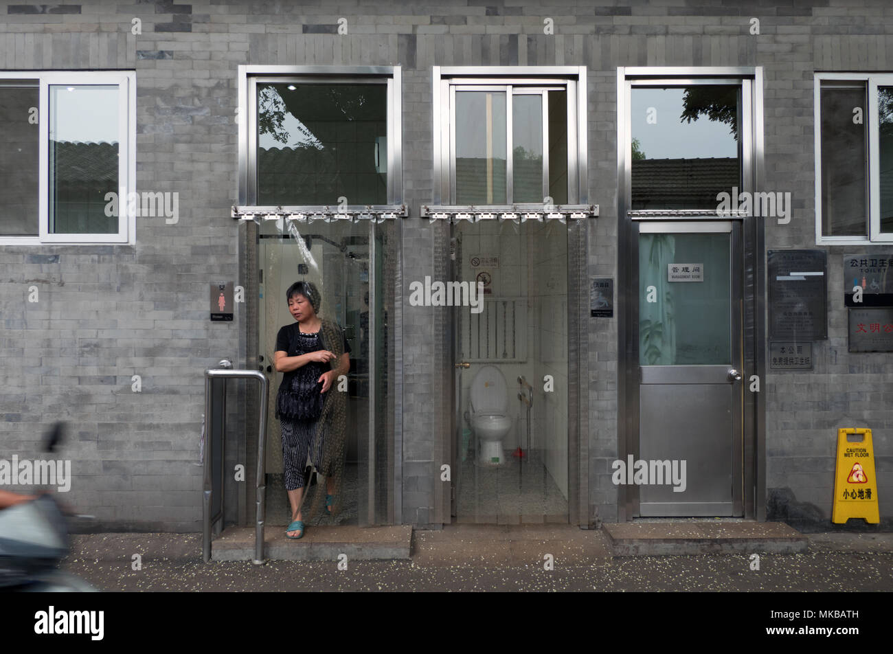 Daily life in a hutong (traditional old narrow street) of Beijing ...
