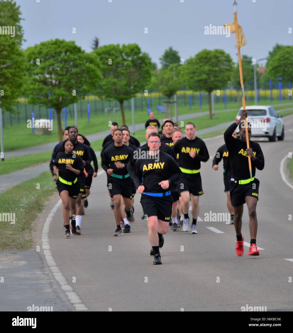 U.S. Soldiers from Echo Company, 1st Battalion, 3rd Aviation Regiment ...