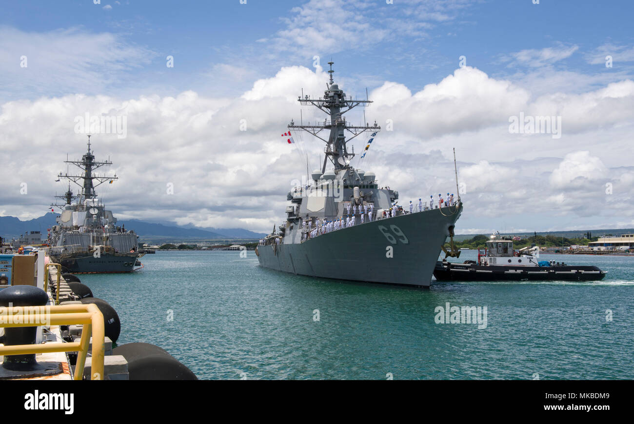 180503-N-YW024-0039 PEARL HARBOR (May 5, 2018) The Arleight Burke-class ...