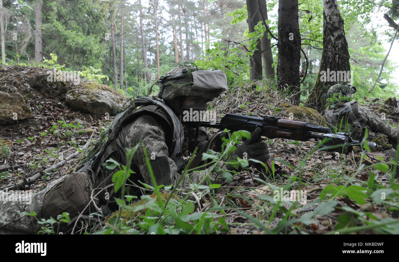 Hasty fighting position hi-res stock photography and images - Alamy