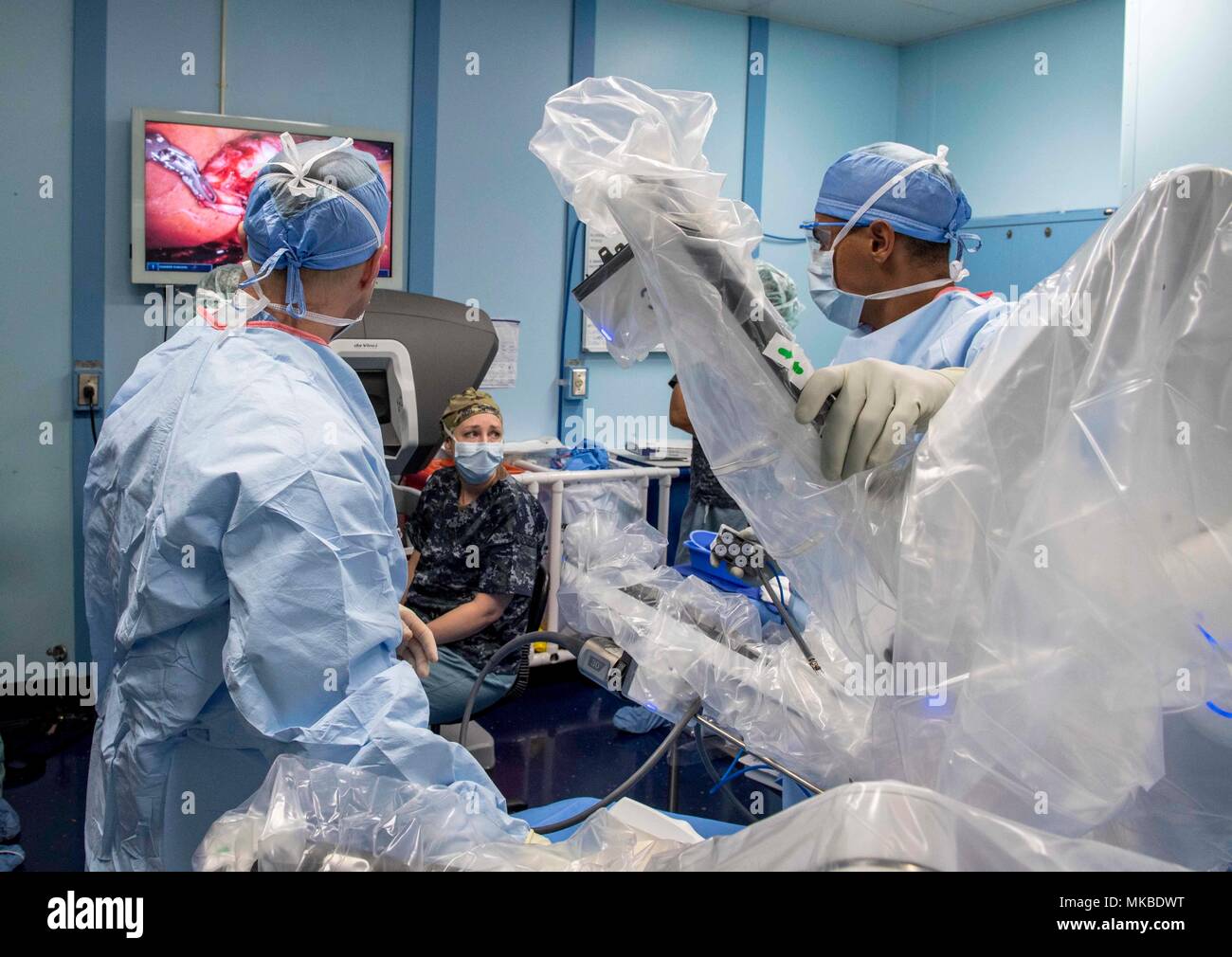 Using the da vinci xi surgical system hi-res stock photography and ...