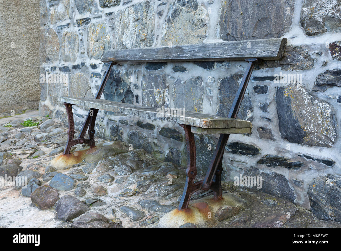 Old worn bench hi-res stock photography and images - Alamy