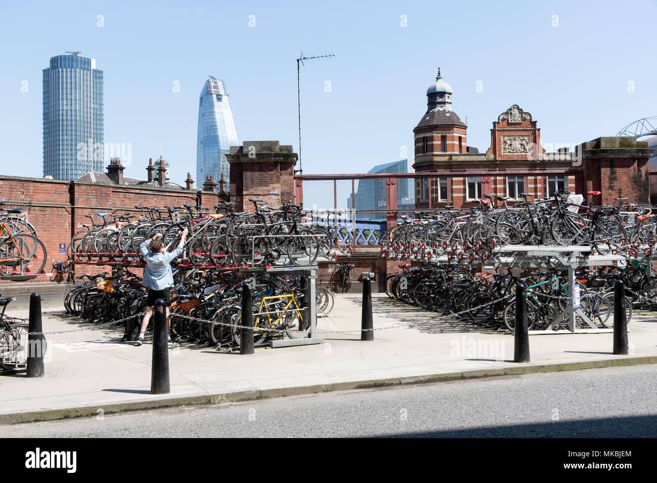 View two tier parking hi-res stock photography and images - Alamy
