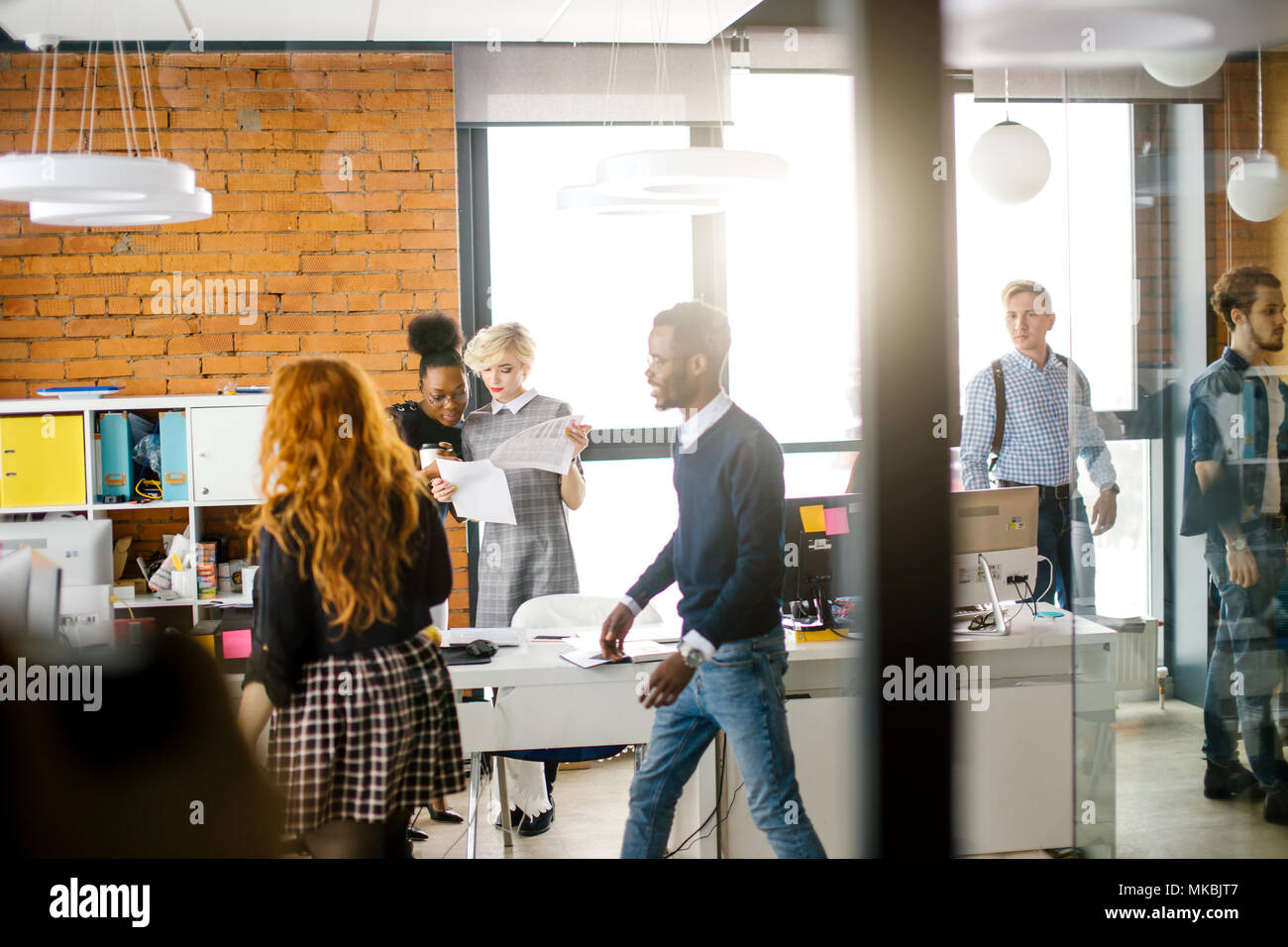 People scurrying hi-res stock photography and images - Alamy