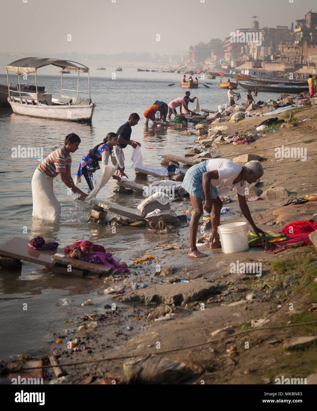 Linen washing hi-res stock photography and images - Alamy
