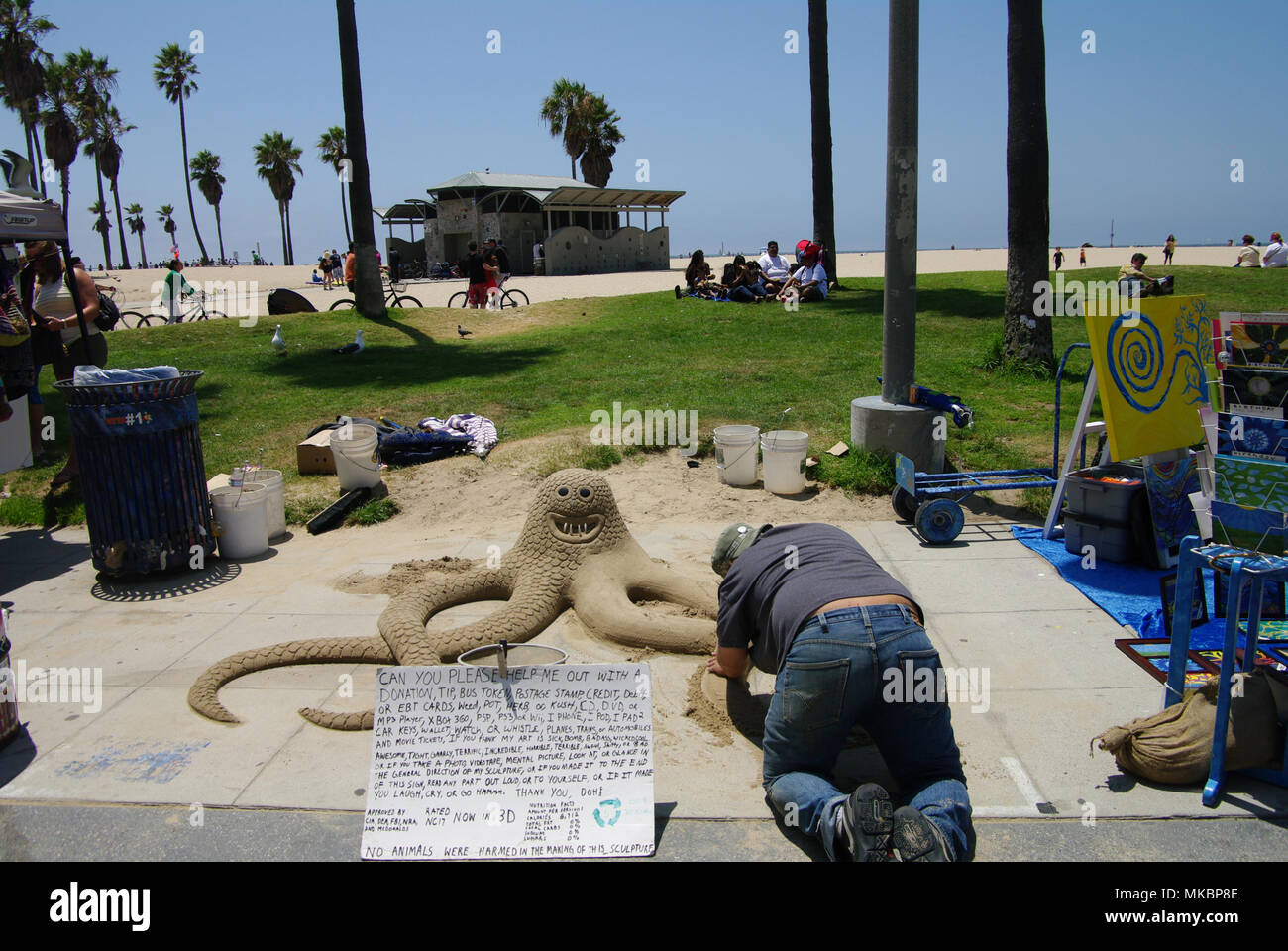 Sculpture venice beach hi-res stock photography and images - Alamy