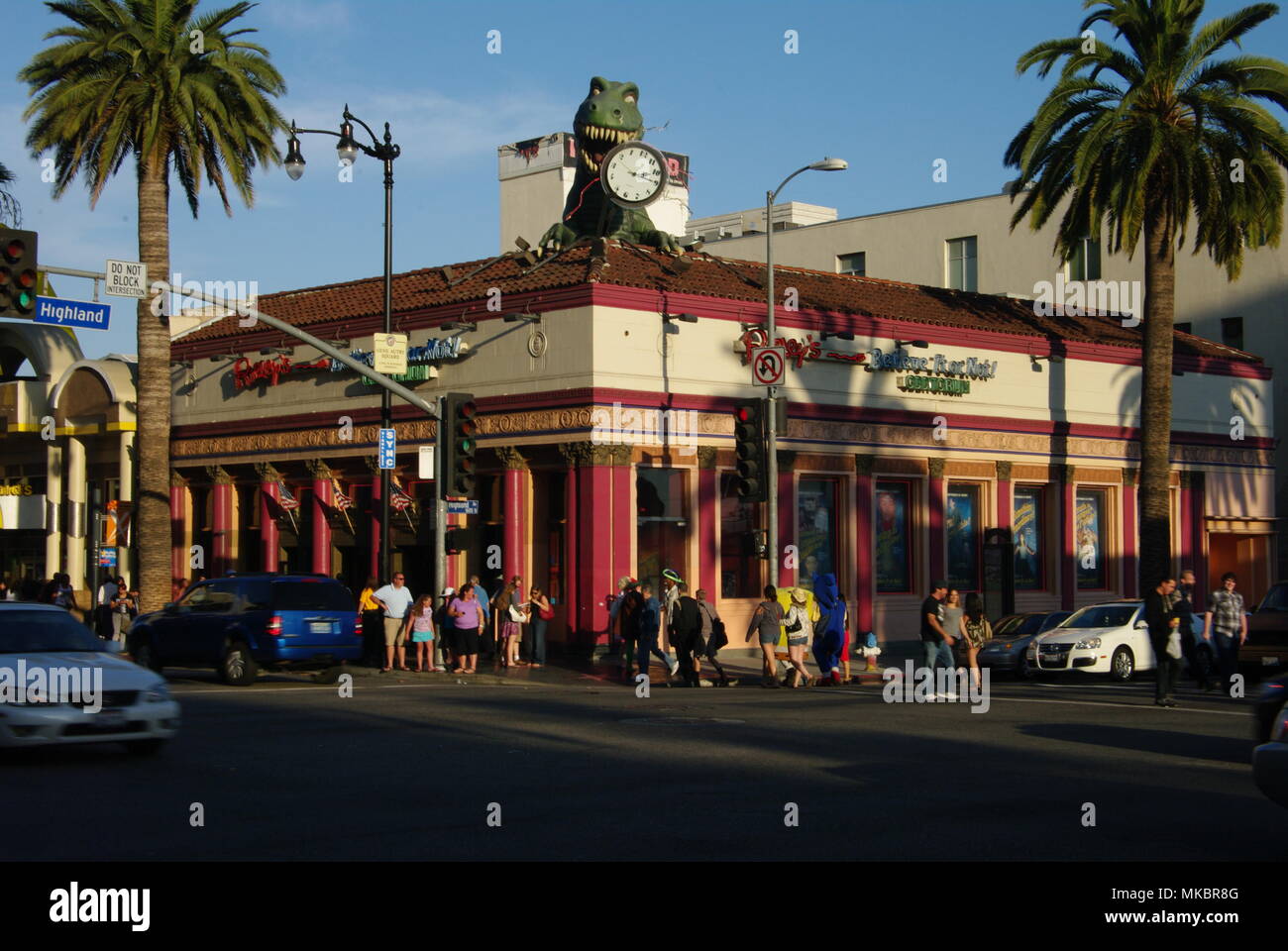 Hollywood boulevard and highland hi-res stock photography and images ...