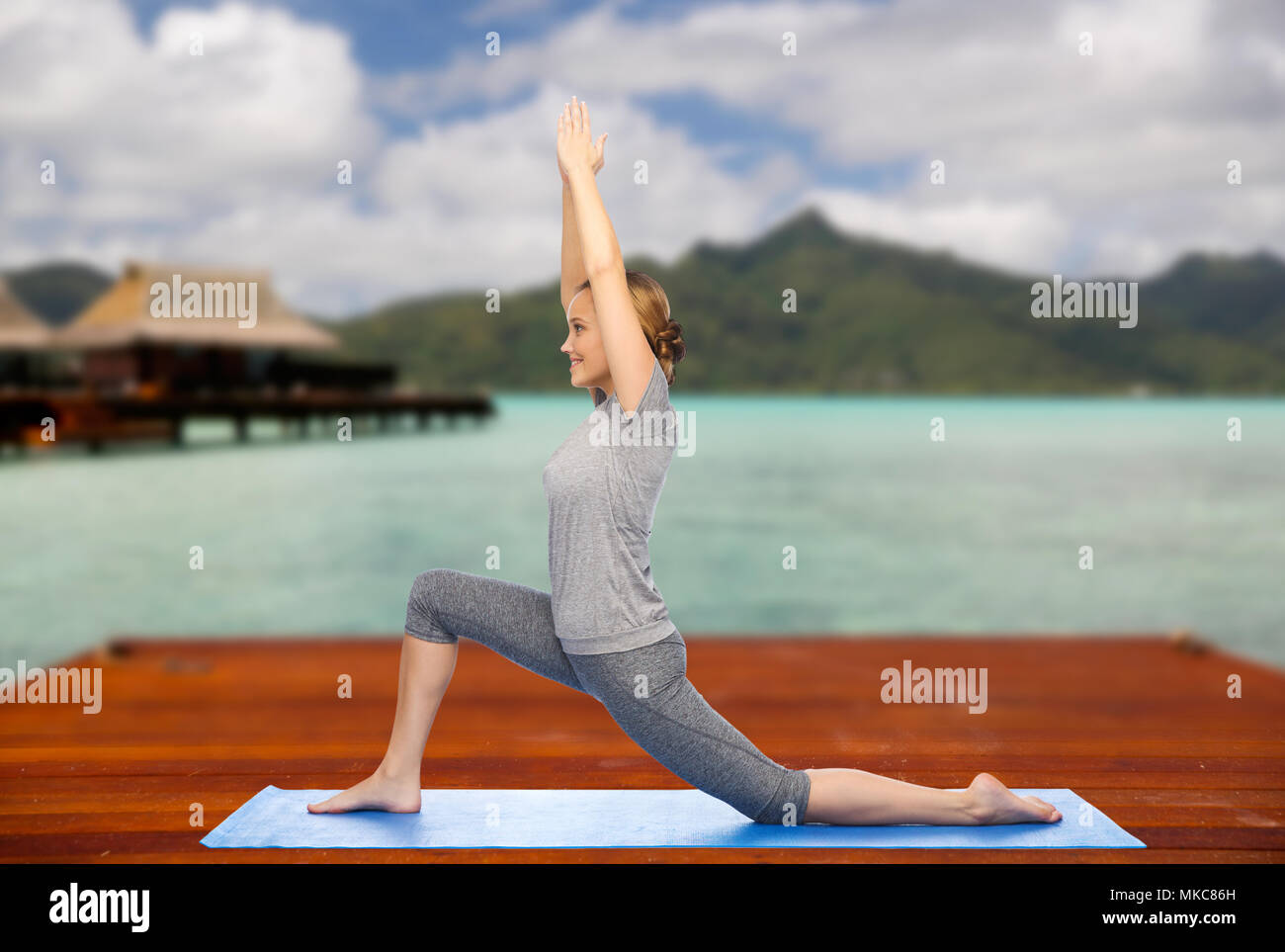 Low lunge pose yoga hi-res stock photography and images - Alamy