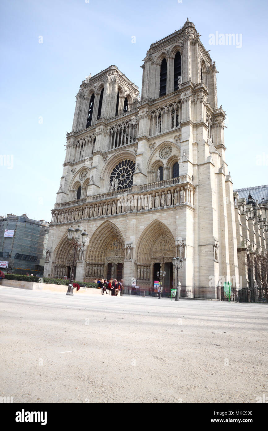 Back of cathedral hi-res stock photography and images - Alamy