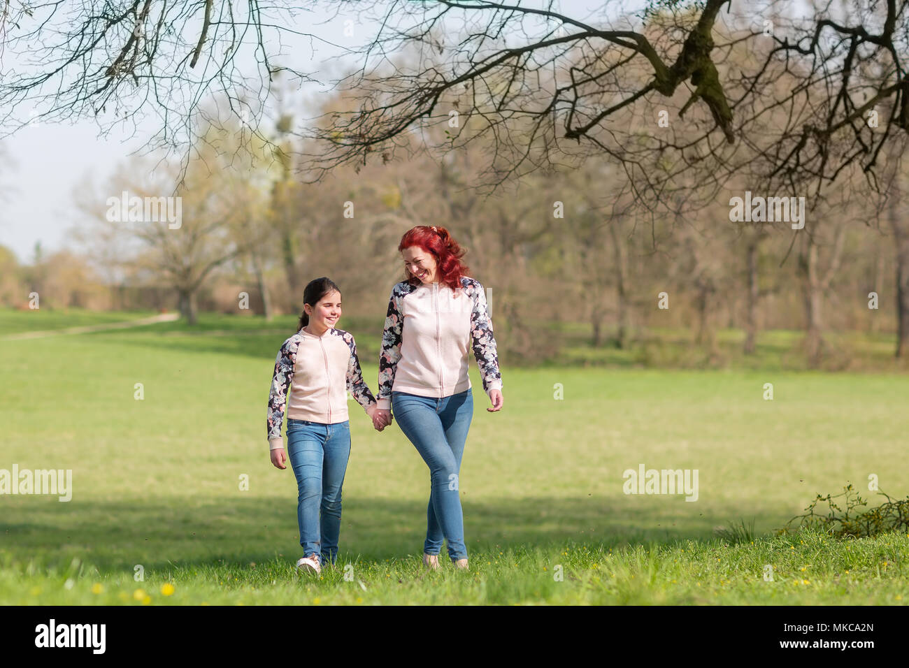 Mother and daughter matching hi-res stock photography and images - Alamy