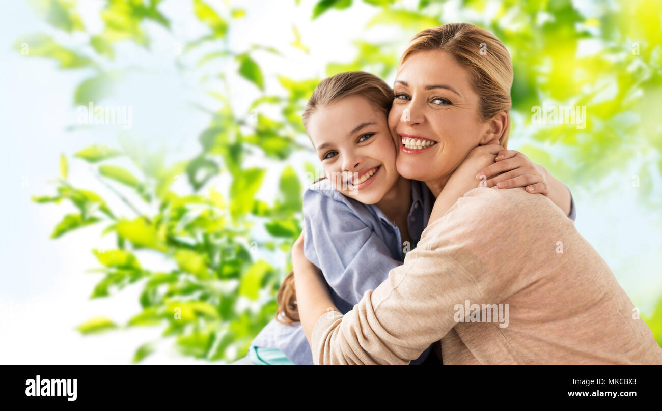 Mother and daughter teenager hugging hi-res stock photography and images - Alamy