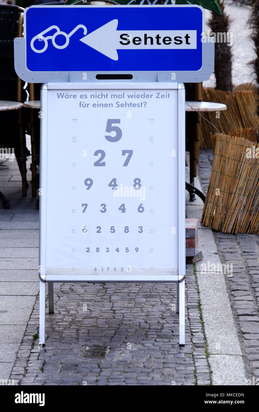 Eye test board hi-res stock photography and images - Alamy